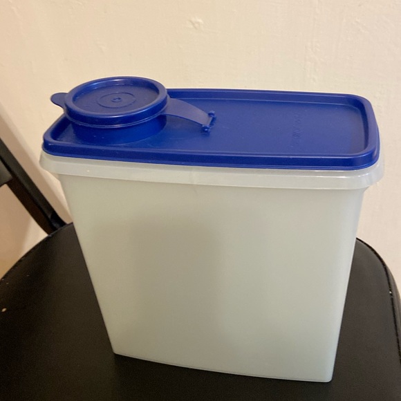Tupperware | Kitchen | Vtg Tupperware Cereal Keeper Storage Container ...